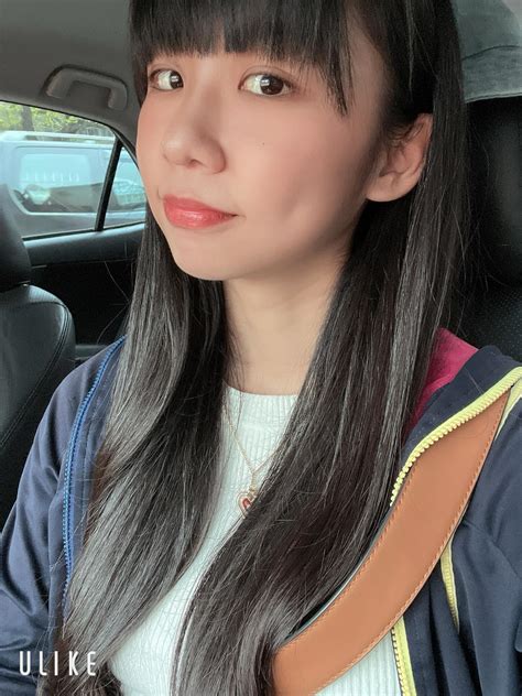 我是個普通的女子 長相普通、身高普通、談吐普通、生活普通 沒什麼在保養沒有很厲害的換臉術 不太會穿搭沒有很強的拍照技術 出門頂多穿個像人的衣服