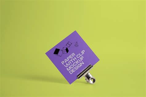 클립이 있는 종이 모형 위에 있는 상위 뷰 프리미엄 Psd 파일