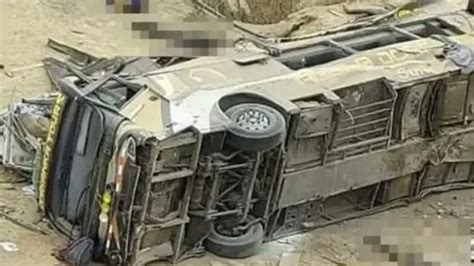 Un Autobús Cayó Por Un Precipicio Y Hay Más De 25 Muertos