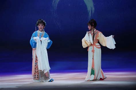 一封封跨越时空的信笺诉说着越剧宗师袁雪芬对剧种乃至中国戏曲的情与思 改革 演出 艺术