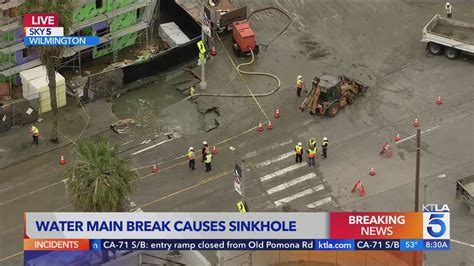 Wilmington Water Main Break Causes Sinkhole Youtube