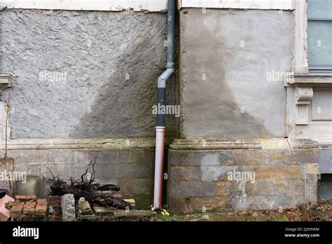Daños Por Agua En Una Casa Pared Exterior Húmeda Causada Por Una Fuga