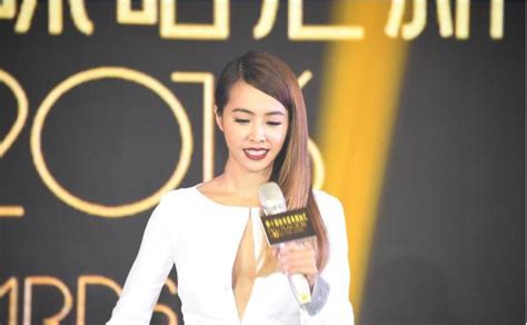 蔡依林事業線不懼走光甜笑露齒 每日頭條
