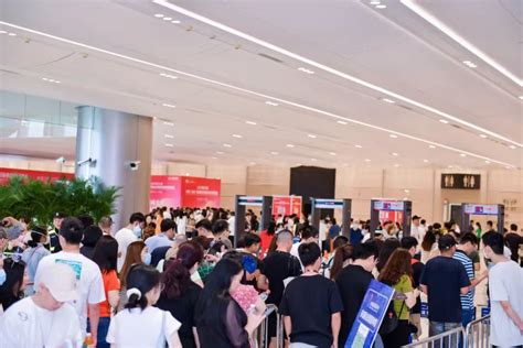 辅料，拉链，纽扣展会展之窗展会邀请函