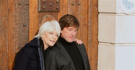 Exclusif Françoise Hardy et son fils Thomas Dutronc se baladent le long des quais de l Île