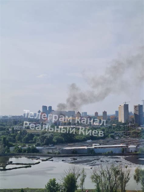 У Києві спалахнула масштабна пожежа біля Комфорт Тауну У Києві спалахнула масштабна пожежа