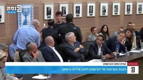 לפיד לכץ אתה סמל ההשתמטות מילואימניק הוצא מהדיון על מה אתם נלחמים