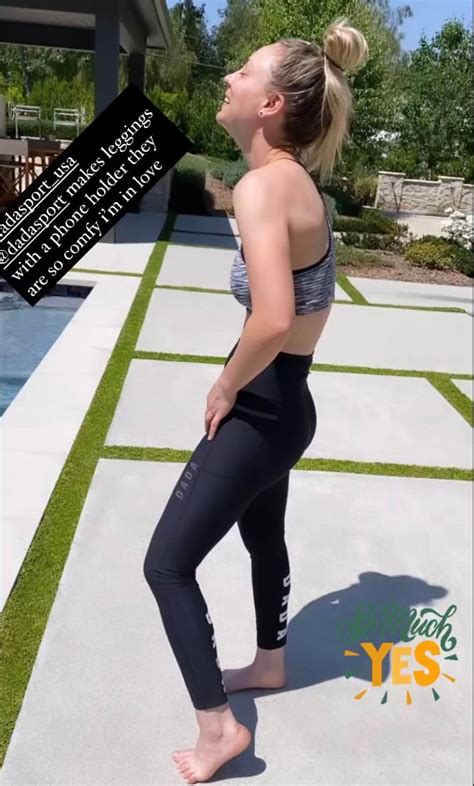 Kaley Cuoco Scrolller