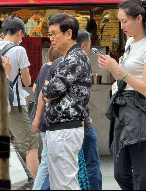 現在年輕人應該不知道他是誰吧 朱榜眼欸