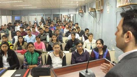 11 Lakh Babes Appear For JEE Mains Exams Records Broken With 95 8 Attendance Trak In