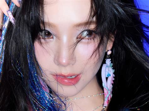Aespa 成员 Karina 世界末日专辑拍摄 4k 壁纸下载
