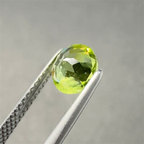 【ペリドット】中国産 081ct たからいしルース オンラインショップ