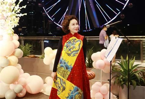 马小秋：秋言物语直播间 男人也是一枝“花” 知乎