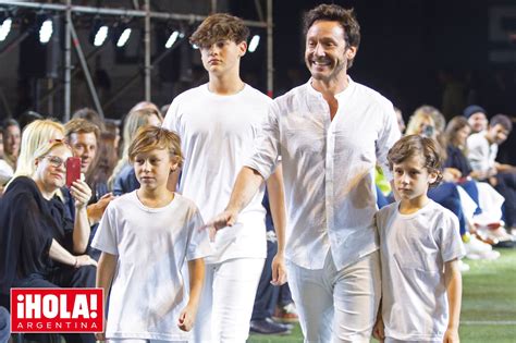 Todos Los Invitados Benjamín Vicuña Desfiló Con Los Hijos Pampita Fue