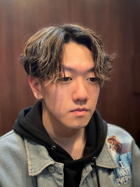 前下がりセンターパートスパイラル｜ヘアカタログ｜高級理容室 床屋 ヒロ銀座ヘアーサロン