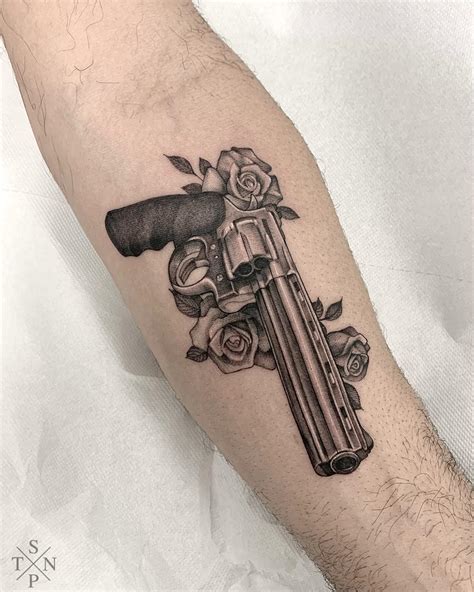 Sangpiternel 🐍🌹 Colt Python Tattoo Par