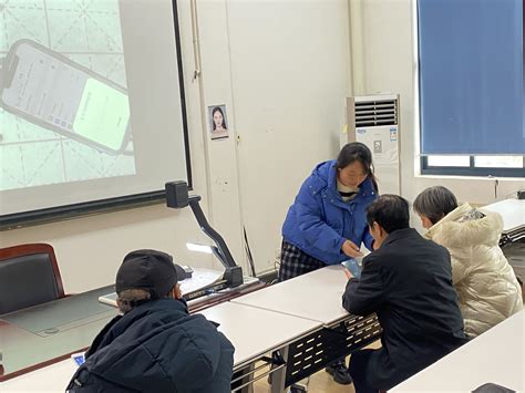 昌硕分院“智慧生活”老年智能手机班开班
