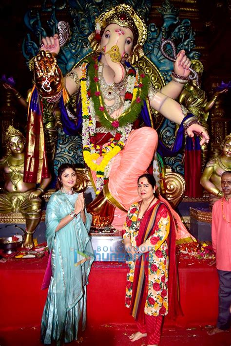 Photos Shilpa Shetty Snapped With Mom At Chinchpoklicha Chintamani