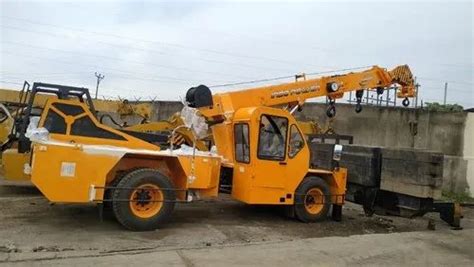 Ton Hydra Crane Rental Service West Bengal At Day In Kolkata ID