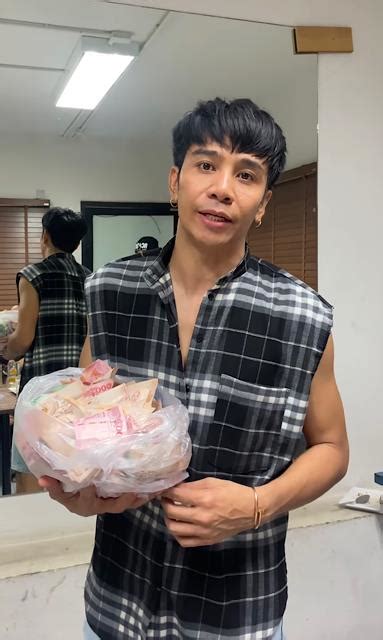 “ก้อง ห้วยไร่” ถอดกางเกงกลางเวทีแลกเงินห้าหมื่น แต่งานนี้โดนโฟกัสผิดจุด