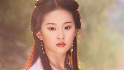 劉亦菲《花木蘭》古裝造型引熱議！盤點8個古裝角色，14年前《仙劍》趙靈兒最經典