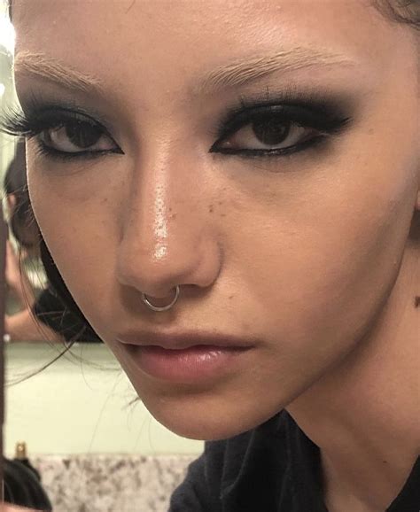 Pin De 1 9 9 8 En ⋆˚ ⁭ Her ⋆˚ ⁭ Maquillaje Punky Maquillaje De