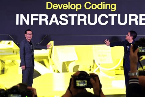 คณบดีคณะวิศวกรรมศาสตร์ มมหิดลเข้าร่วมงานแถลงข่าวเปิดตัวโครงการ Coding For Better Life ณ ลาน