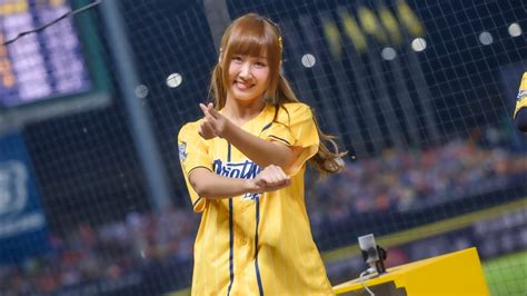 211127 Taiwan Series Game 1 Passion Sisters 希希 中信兄弟 周思齊應援曲 Youtube