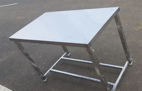 Polished Rectangular Stainless Steel Table For Restaurants At Rs 12600