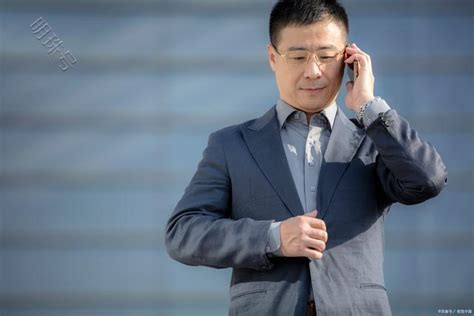 男人鼻毛，“窜”出鼻孔、变白，是怎么回事？一文分析下资讯频道东方养生