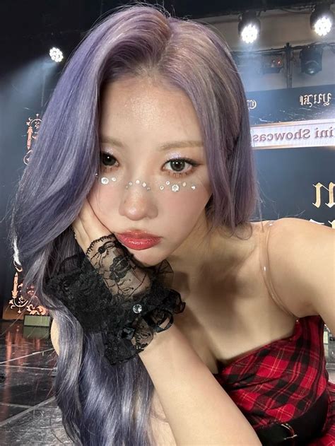 퍼플키스 Purple Kiss On Twitter Girl Purple Hair Kpop Girls
