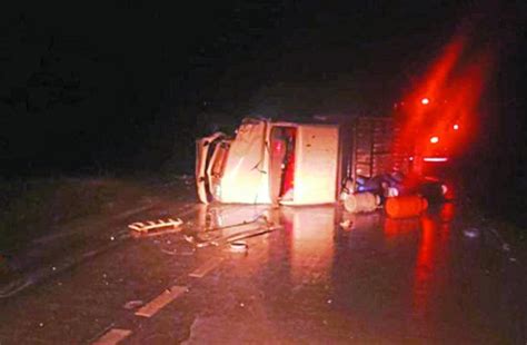 Pickup Auto Collision Woman Killed 12 Injured पिकअप ऑटो में टक्कर