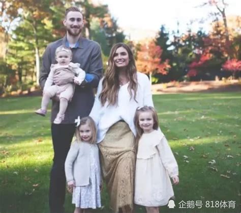 超生游击队！海沃德妻子晒娃：5年4个孩子，18岁在一起25岁已生4胎腾讯新闻