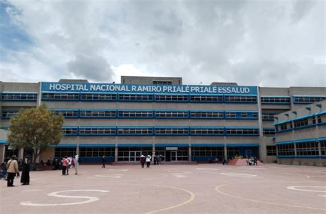 Essalud Junín Promueve Campaña Contra El Cáncer Con Bus Informativo Que