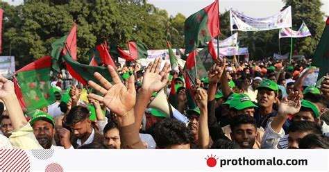 বর্ণাঢ্য মিছিল নিয়ে ঢাকা মহানগর দক্ষিণ আওয়ামী লীগের সমাবেশে কর্মীরা