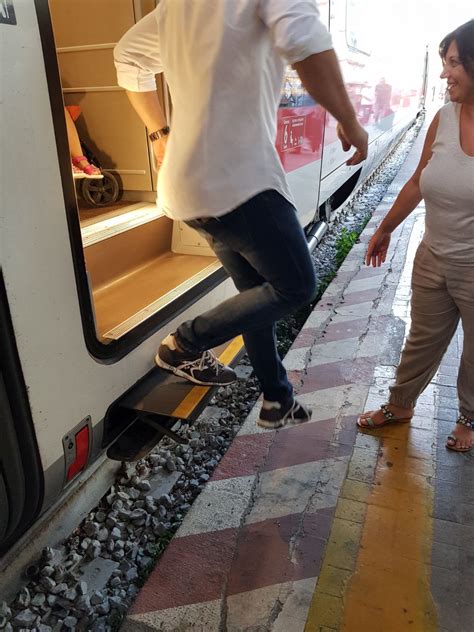 BINARI NON A NORMA IL CODACONS DIFFIDA TRENITALIA TVOGGI Salerno