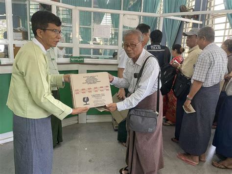 မင်္ဂလာဒုံမြို့နယ်၌ အငြိမ်းစားဝန်ထမ်းများအား အခြေခံစားသောက်ကုန်ပစ္စည်းဖ