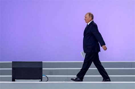 Путін наказав платити гроші біженцям з України Але є декілька умов