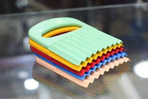 Plastic Pickle Slicer With Handleقطاعة مخلل بلاستيكية بمقبض