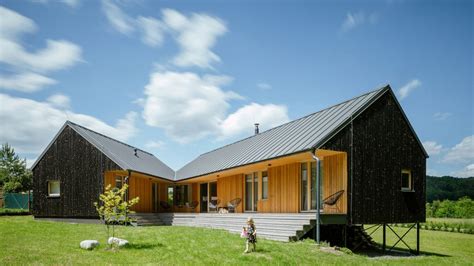 Klar Completes House With In Law Suite In The Czech Countryside
