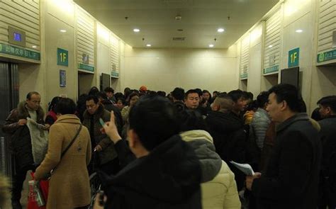 實拍全球最大醫院被擠爆棚 做次檢查排隊4小時 看病比趕集還熱鬧 每日頭條