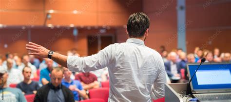 3 Tips Jago Public Speaking Rakamin Academy