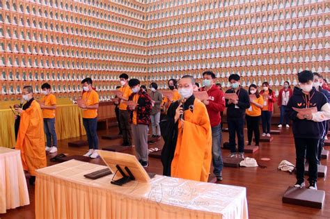 〔佛光山2022年春節平安燈法會〕春節「回家」當義工 佛光青年實踐佛法 人間通訊社