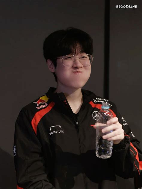 Ghim Của Sami Son Trên T1 티원