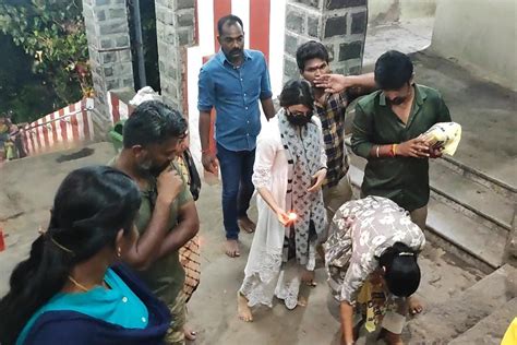 Samantha Ruth Prabhu Climbs 600 Steps Barefoot To Seek Blessing At