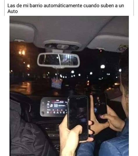 Las de mi barrio automáticamente cuando suben a un Auto Memes