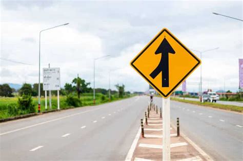 The Do S And Don Ts Of Merging Lanes Ltrent Driving School Driving School