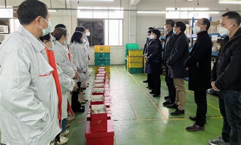 万年县总工会开展爱在工会四季有约送温暖活动 社会 经济晚报网