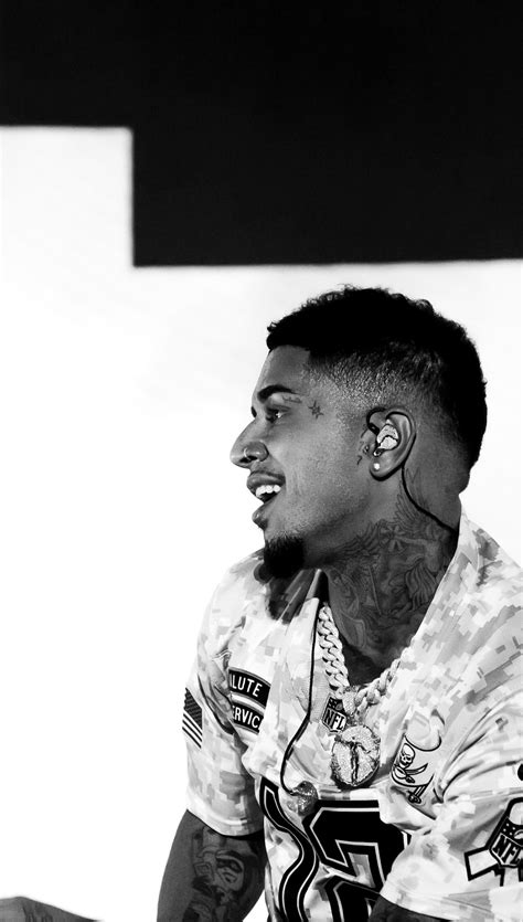 Veigh Wallpaper 👺 Em 2025 Câmera De Tirar Foto Cantores Filmes De Anime