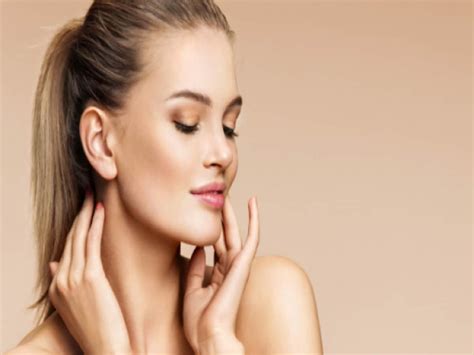 Skin Care ट्रैवलिंग के दौरान अपनाएं ये ब्यूटी टिप्स तेज धूप से होगा